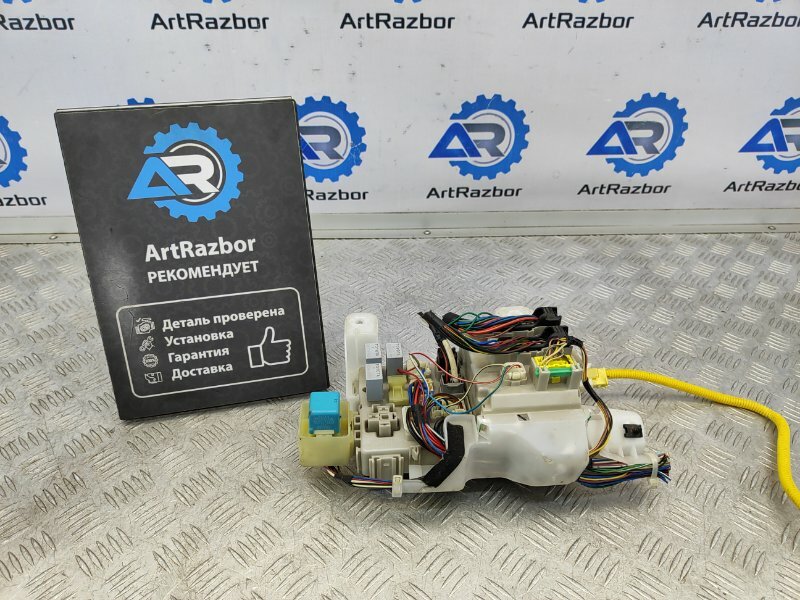 Б/У Блок предохранителей Toyota Corolla 9 E120 / Тойота Королла 120 E120 1.4 4ZZFE 97 Л.С. седан 2003