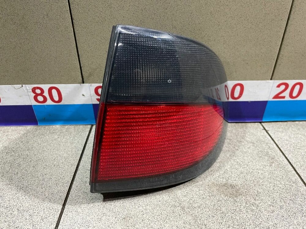 Фонарь задний наружный правый Renault Megane I (1995—1999) 7701042629