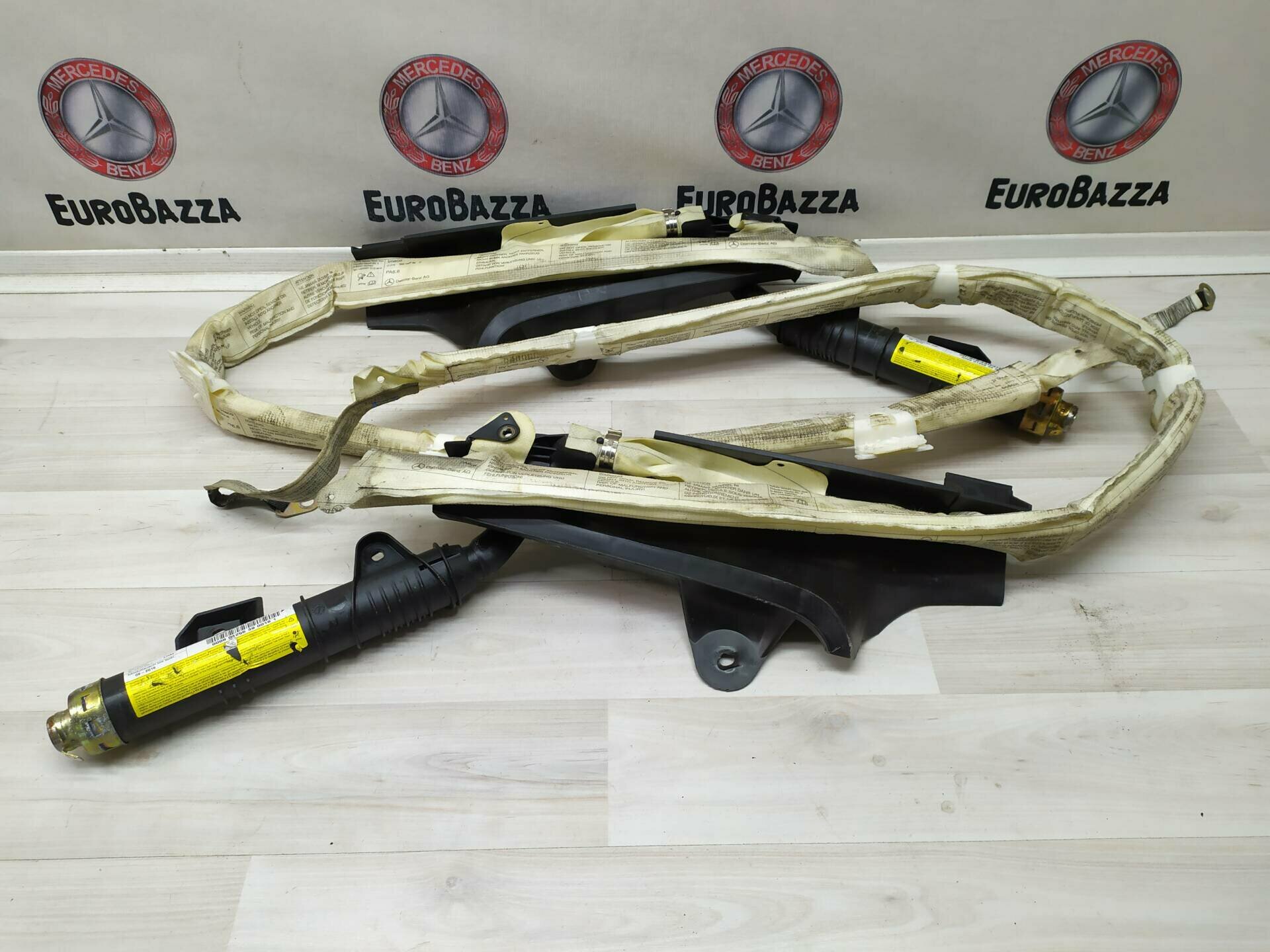 Шторка безопасности боковая Mercedes W215 A2158600105