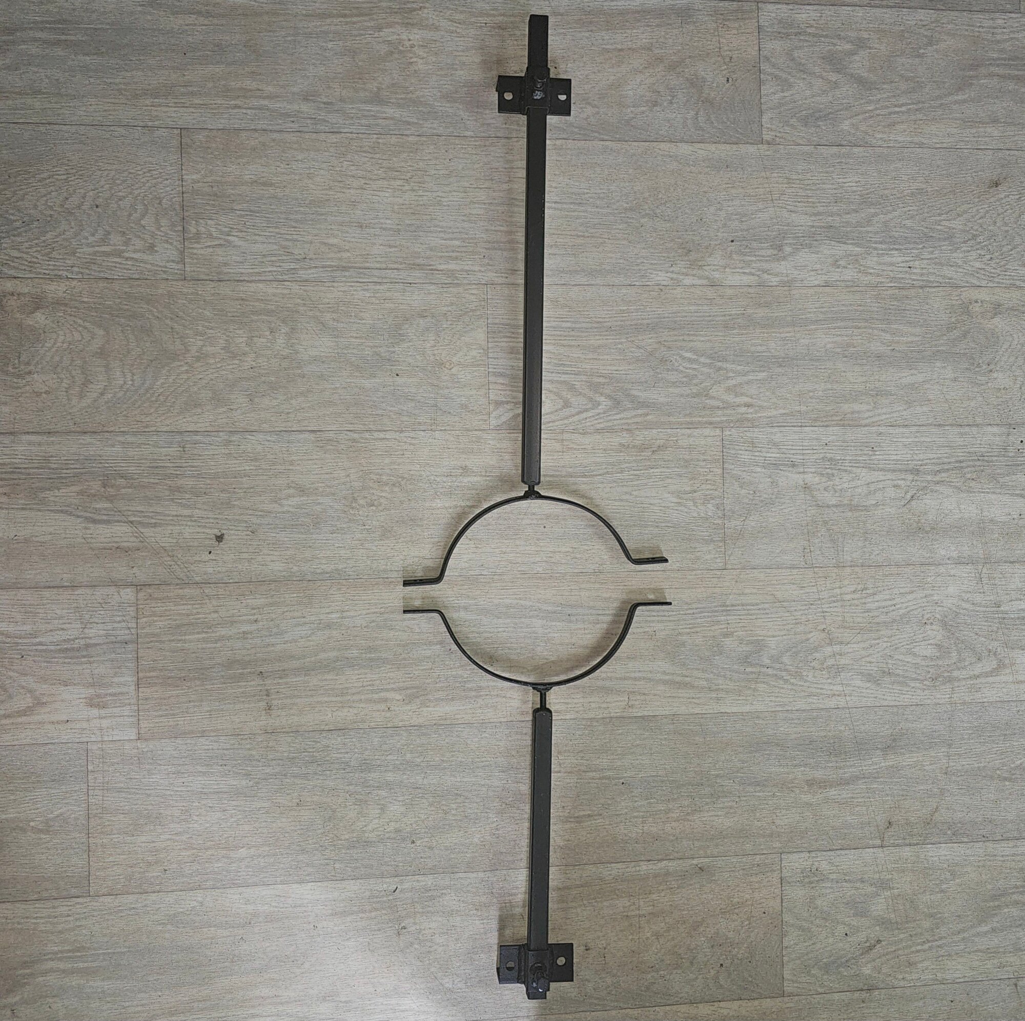 Кронштейн чердачный для дымохода Ф 200-210мм черный