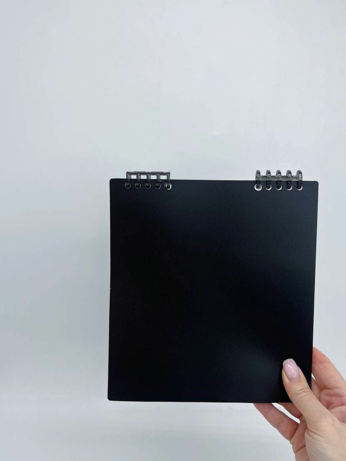 Блокнот квадратный в клетку 60л 195х210 мм черный (8808-013)