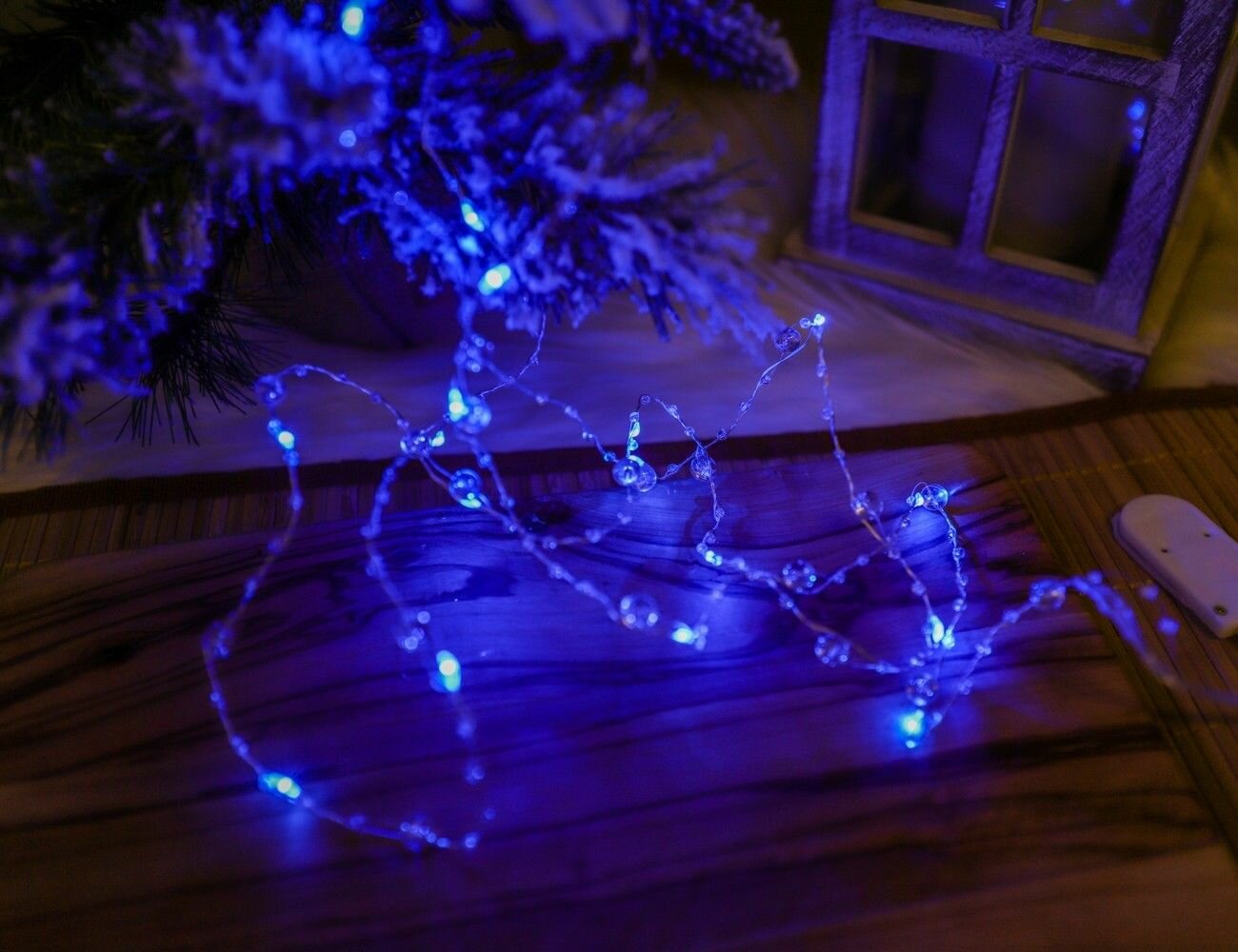Светодиодная гирлянда льдинки-бусинки, 2 м, 20 голубых микро LED-огней, серебряная проволока, контроллер, батарейки, IP20, Serpantin 183-0212