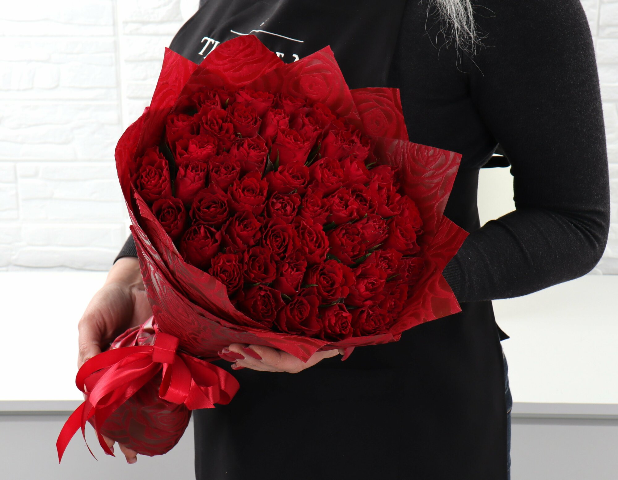 Монобукет THE FLOREAL красная роза 51 штука, высота 40 см, с бантом