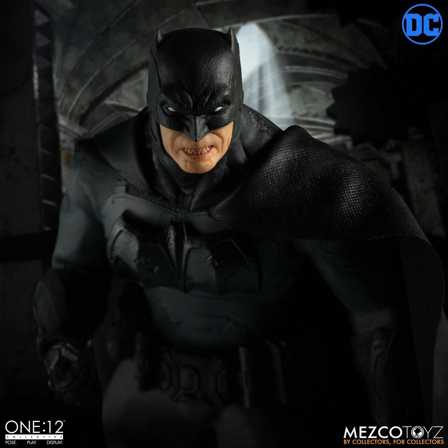 Фигурка Бэтмен Верховный Рыцарь - комиксы DC Comics. Batman Supreme Knight -DC Comics. Mezco Toyz.