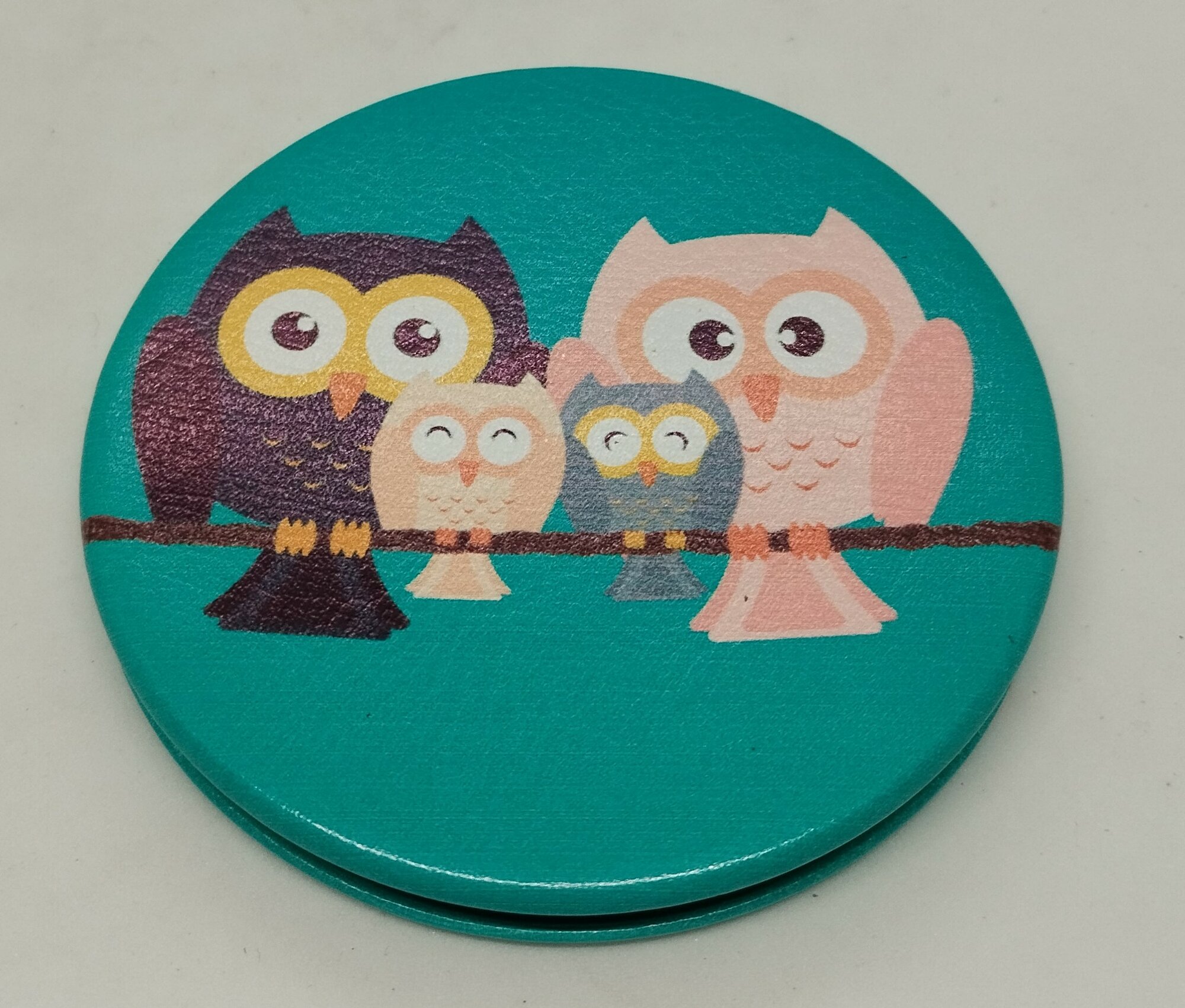 Зеркало кожаное, круглое "Две совы с совятами"