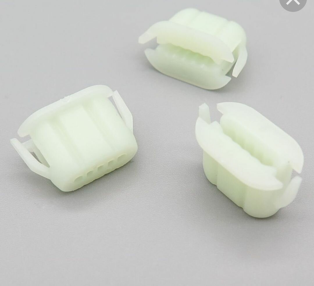 Клипса автомобильная Renault