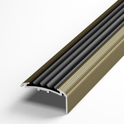 Угловая противоскользящая накладка на ступени Лука ПУ 71, 40х20 мм, длина 2,7 м, алюминиевая анод бронза 04л, вставка из ПВХ черная 470