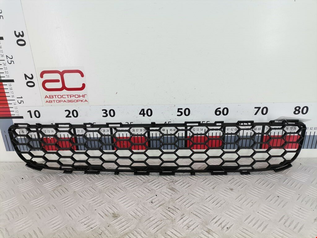 Решетка (заглушка) в бампер центральная Toyota Corolla Verso 2 531120F020 арт. 1629752