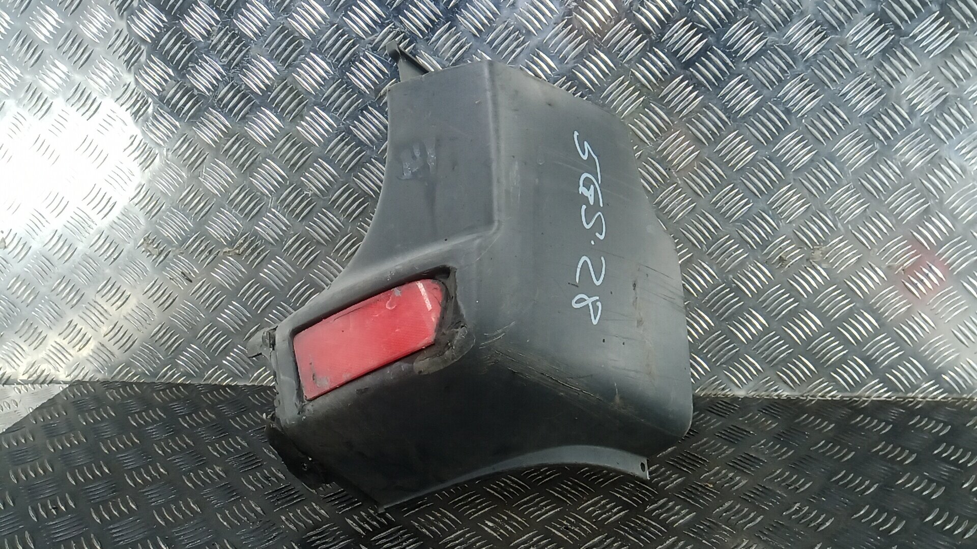 Клык бампера задний правый VOLKSWAGEN CRAFTER 1