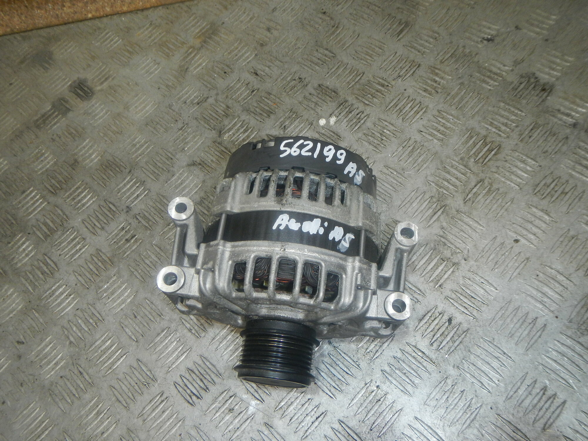 Б/У Генератор, Audi (Ауди)-A5/S5 (8T) (08-16) AUDI A5/S5 (8T) (08-16) 2.0 CDN Turbo Без видимых повреждений. 562199 VAG а...