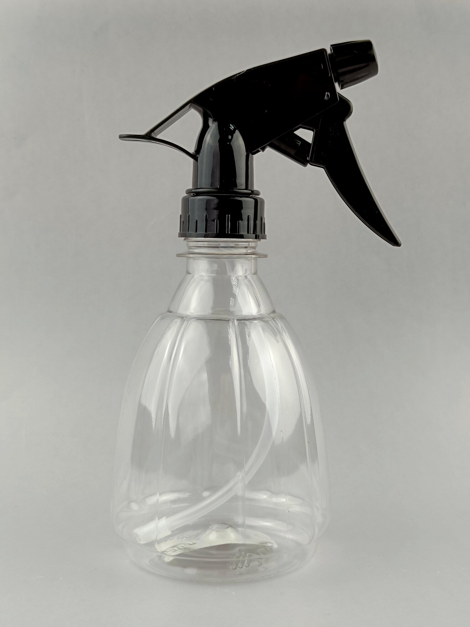 Опрыскиватель с пульверизатором Альтернатива Пшик, 350мл, 19.5x11x8см, прозрачный и черный