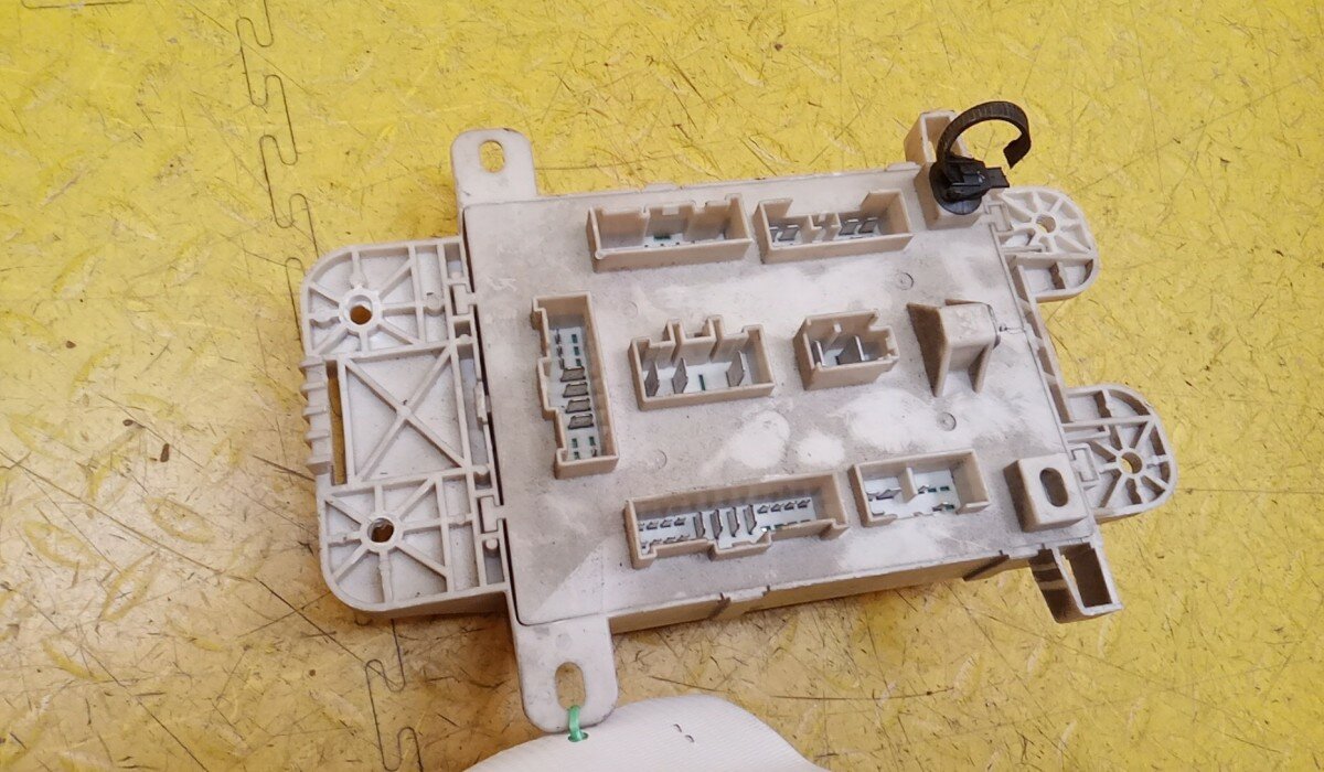 Блок предохранителей Tiggo (T11) Chery T113723060