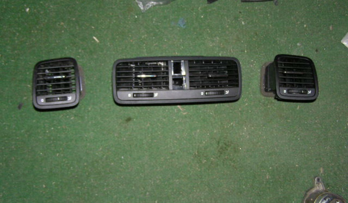 Дефлектор воздушный Yeti Skoda 5L0819701