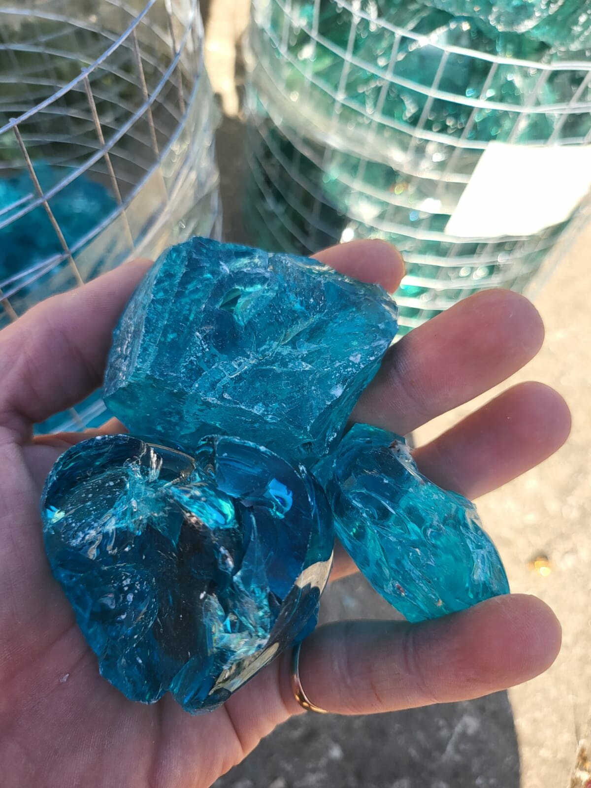 Эрклез. Хрустальный камень для декора Синий топаз 2 кг. фракция 30-70мм