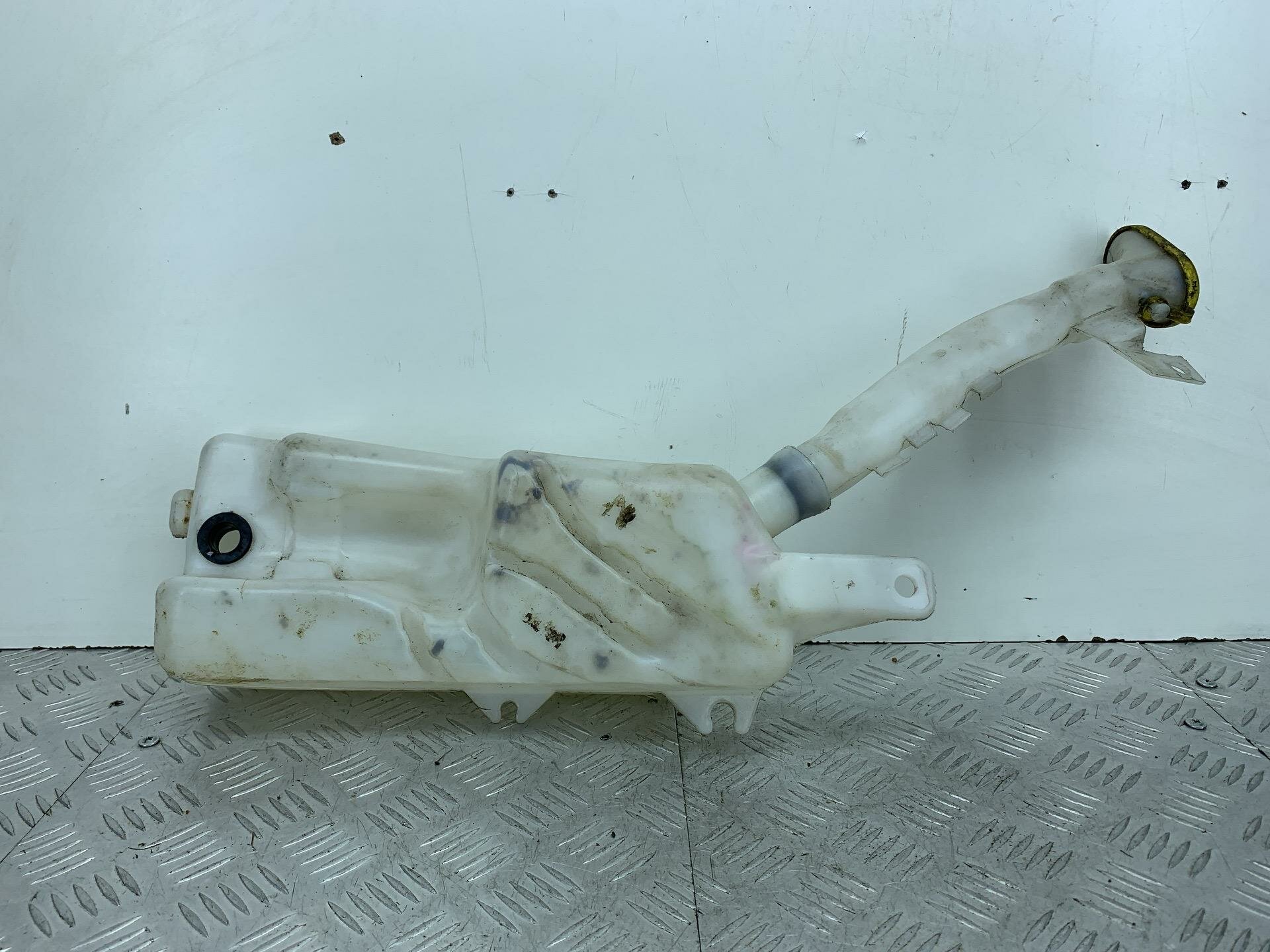 Бачок омывателя Renault Clio 3 2007 7701058023
