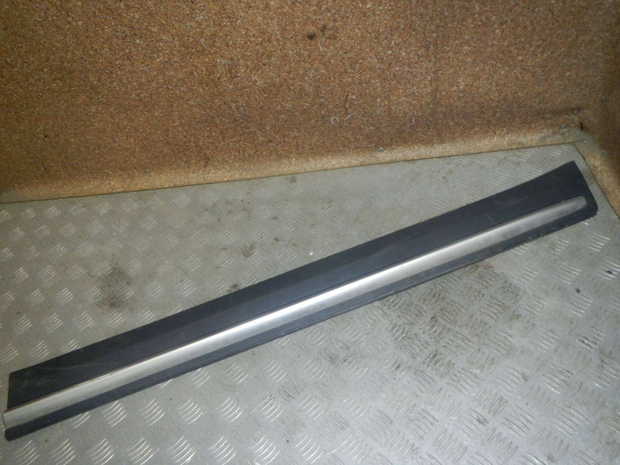 Б/У Молдинг двери передней правой, Geely (Джили)-ATLAS NL-3 (16-21) GEELY ATLAS NL-3 (16-21) Задиры. 547525 GEELY арт. 6...