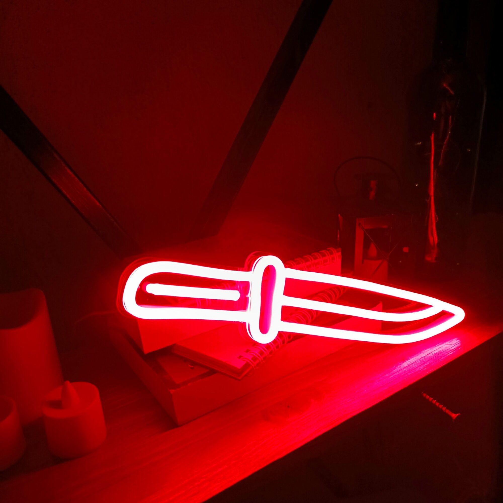 Светильник неоновый Elmarto Нож, 30х6 см, красный