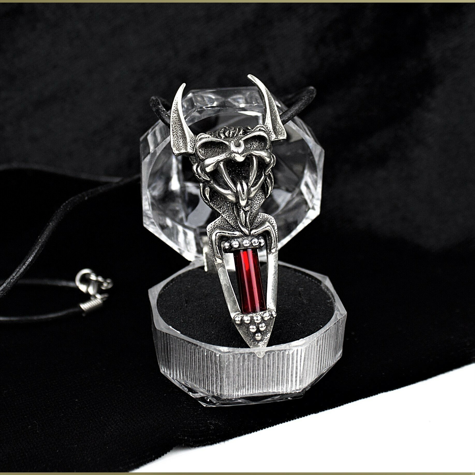 Подвеска, стекло