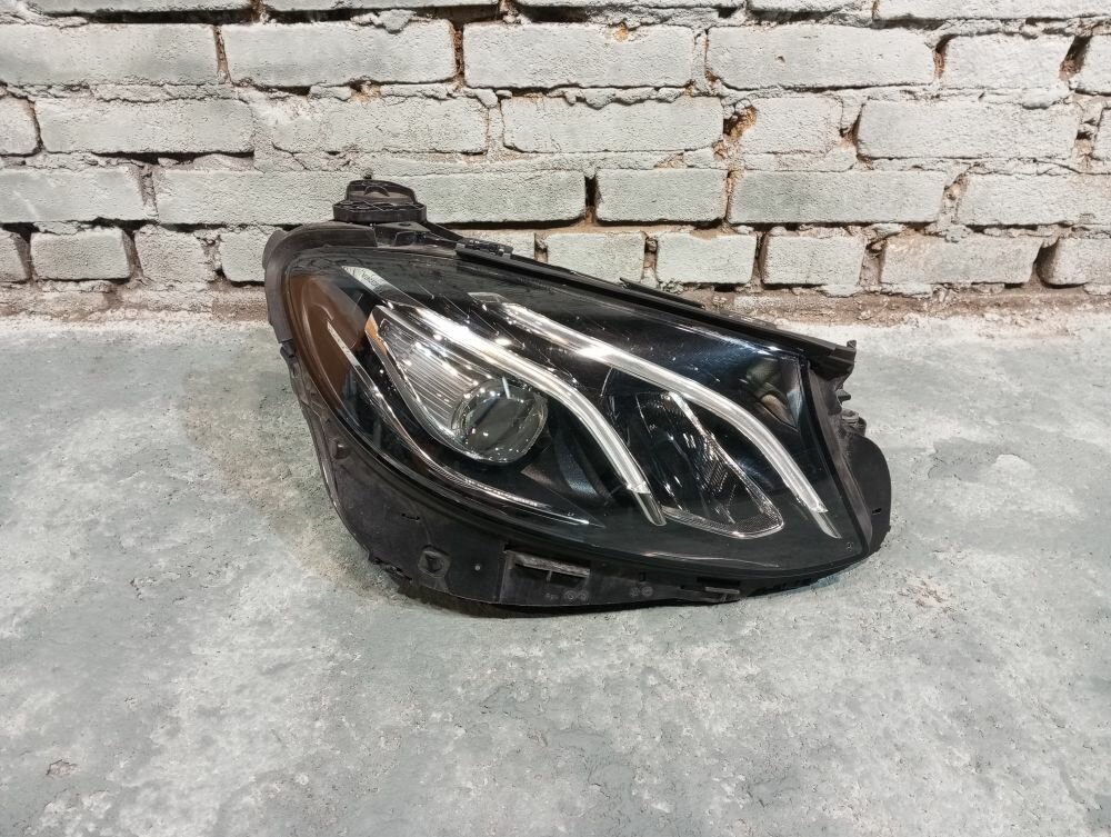 Фара правая 213 Mercedes A2139064004