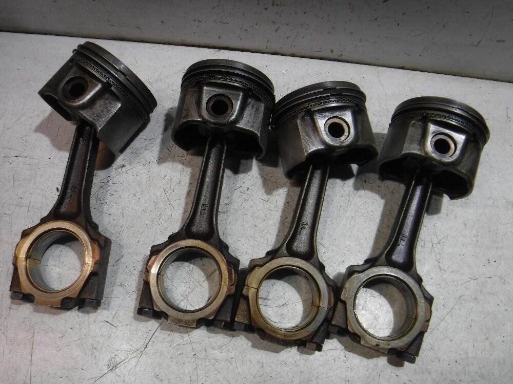 Поршень с шатуном Chery Amulet A15