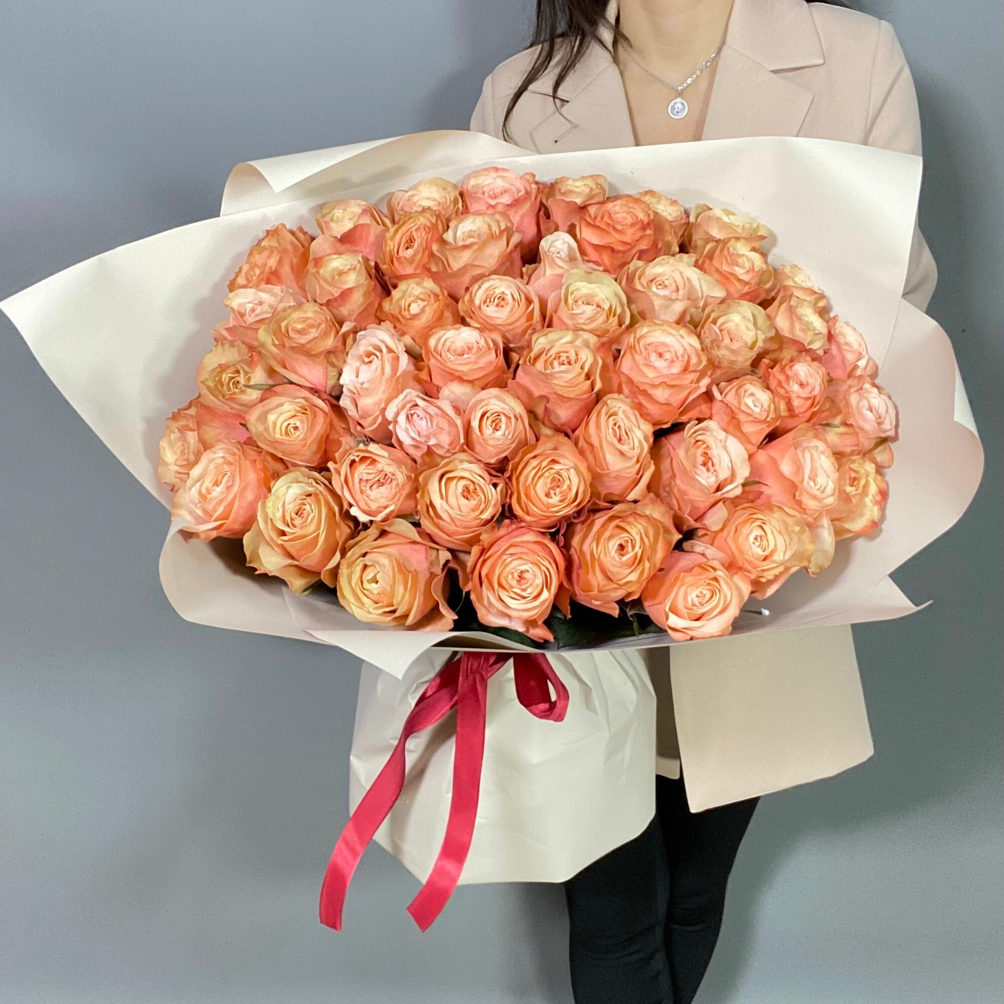 Розовые розы (49 роз), высота букета 50 см, ширина букета 55 см