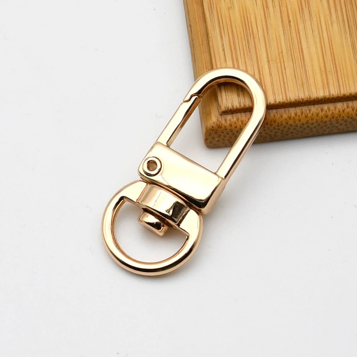 Металлические карабины CLOXY light gold