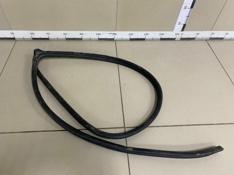 Уплотнитель проема двери передней правой Toyota Camry XV30 2001-2006