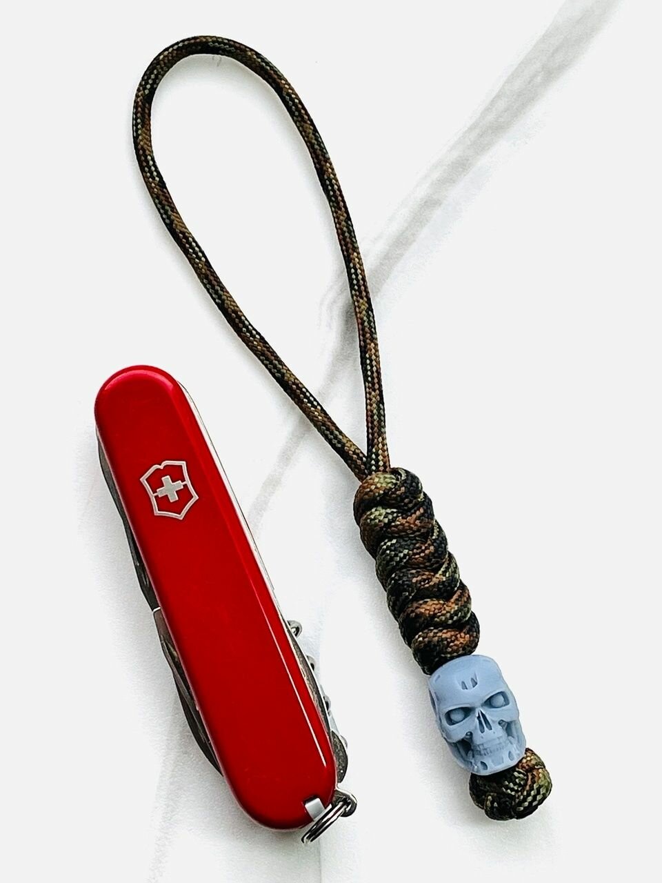 Темляк для ножа из паракорда с пластиковой бусиной "Терминатор Т-800"