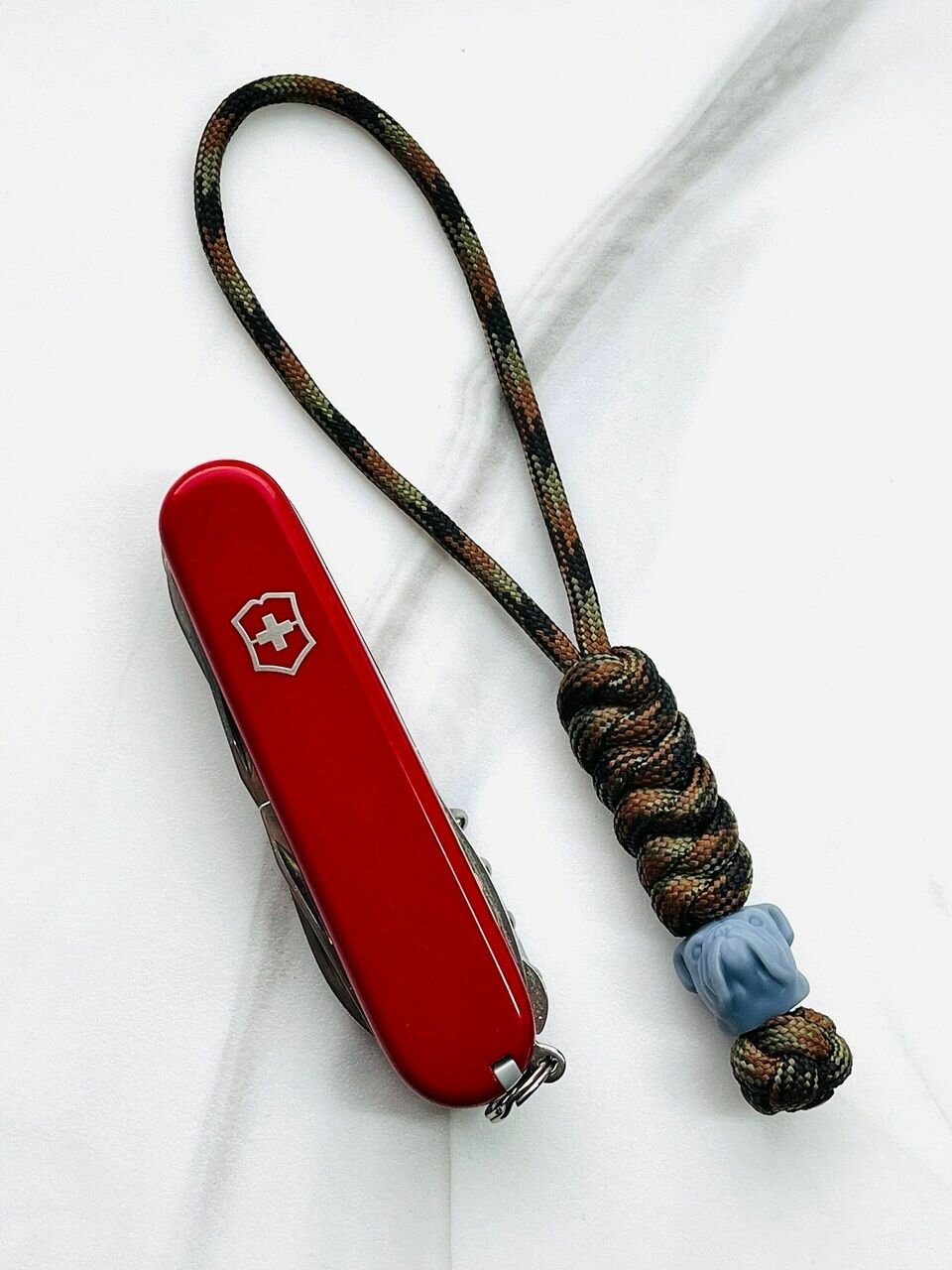 Темляк для ножа из паракорда с пластиковой бусиной "Бульдог"