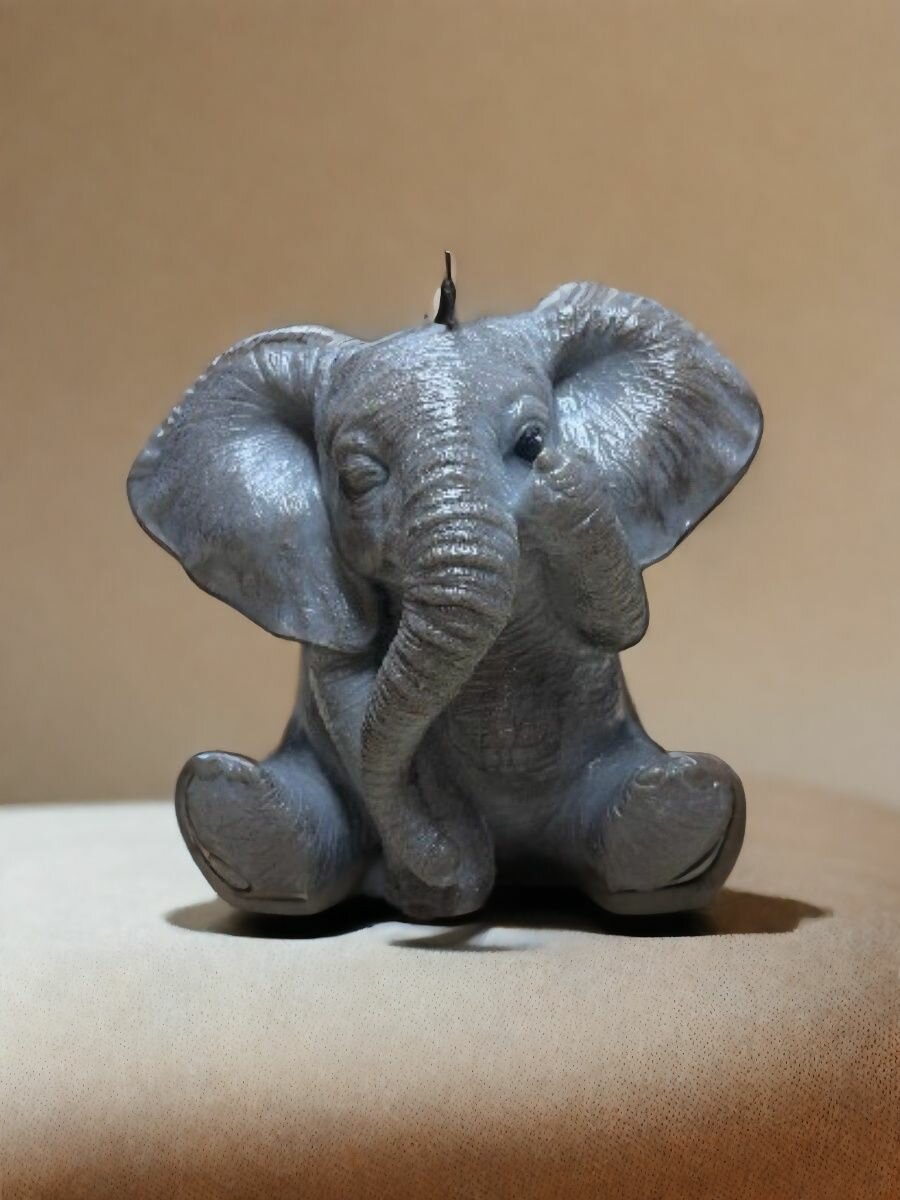 Свеча Sa'Va "Слон", ручная работа, 8x9 см, натуральная, серая с бронзой, в подарочной коробке