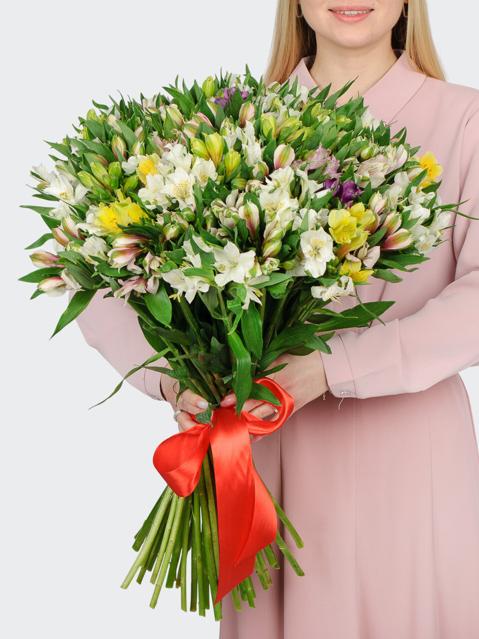 Букет альстромерии СоюзЦветТорг "Весенний акцент", 51 цветок, высота 50см