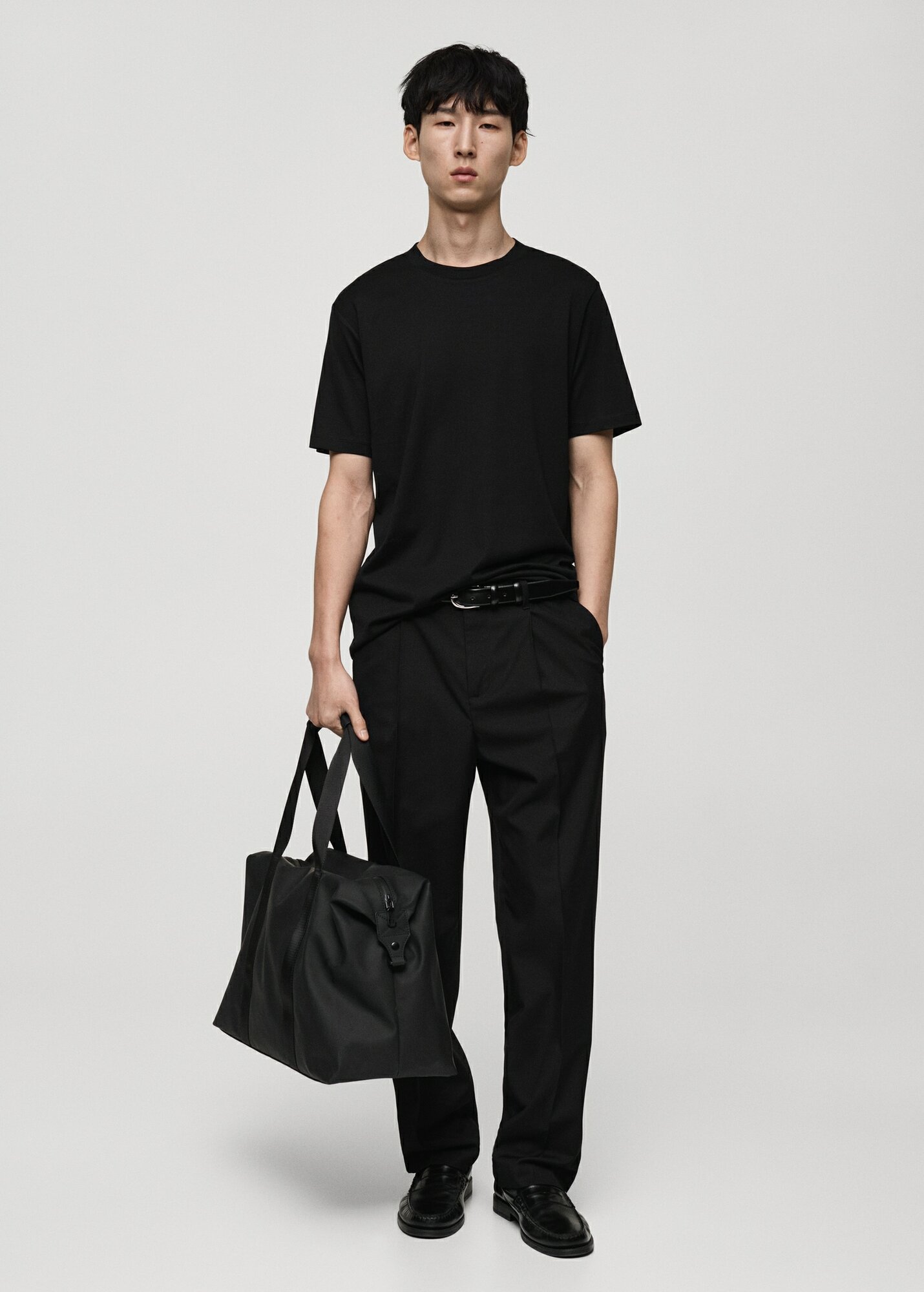 Футболка BELLOW