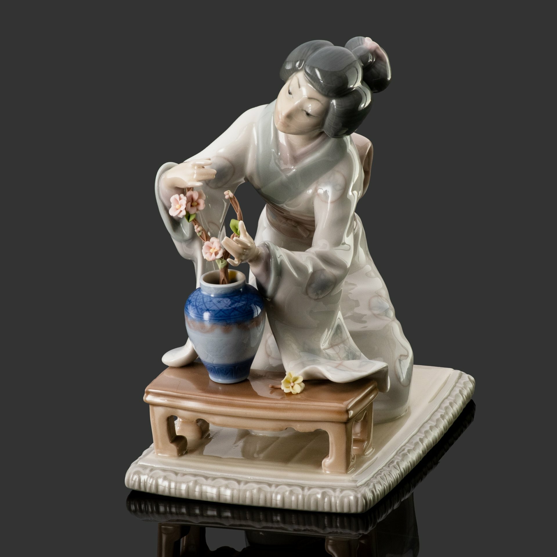 Статуэтка "Японка с сакурой" ("Японский цветок"), фарфор, роспись, Lladro, Испания