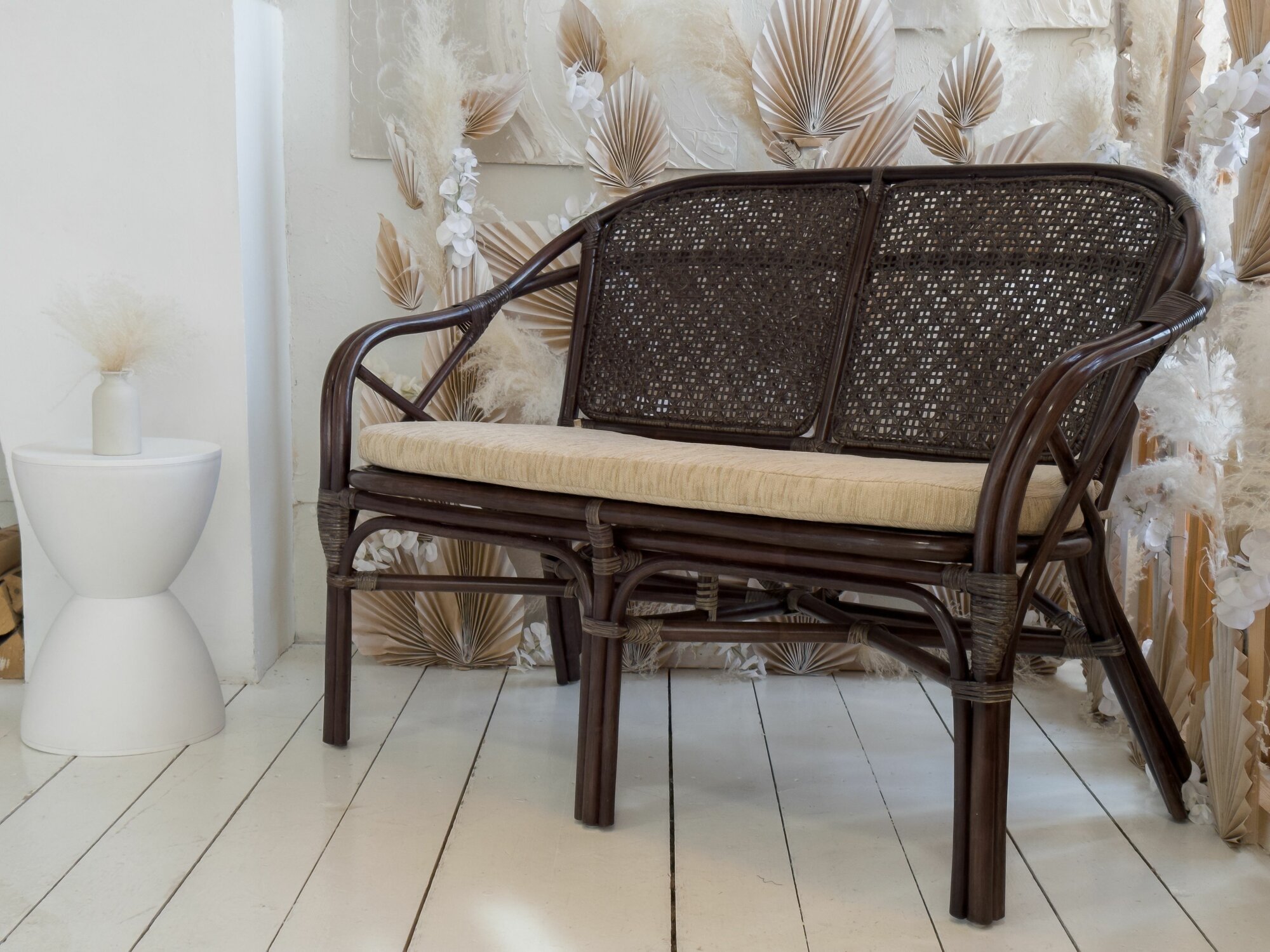 Диван плетёный из натурального ротанга с мягкой подушкой