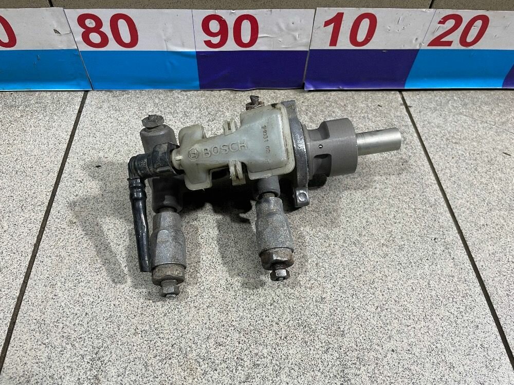 Цилиндр тормозной главный Ford Focus I 4646922