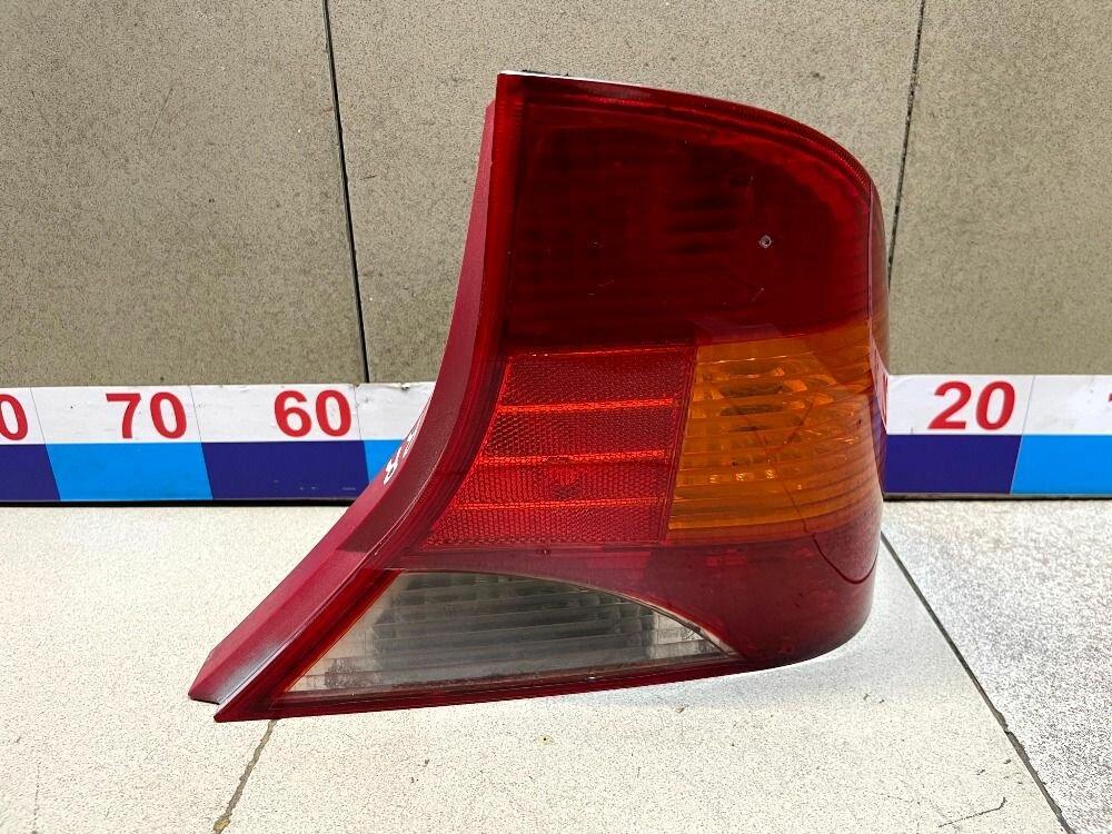 Фонарь задний правый Ford Focus 1150021