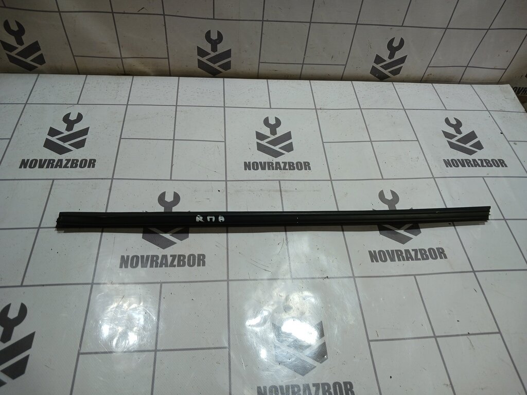 Уплотнитель стекла двери LADA VESTA 15-19