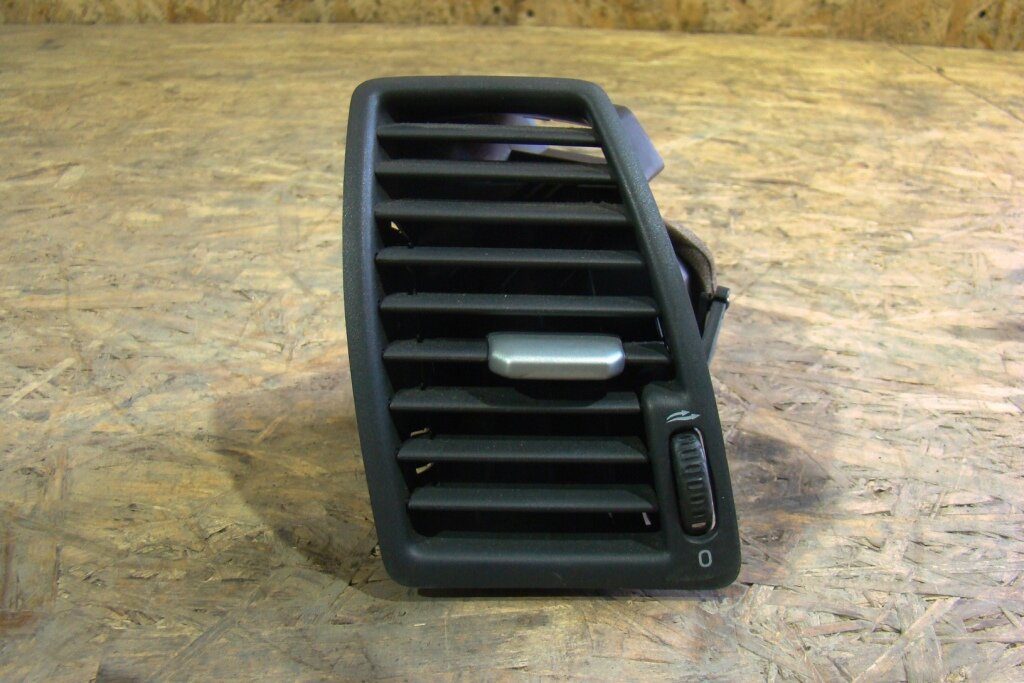 Volvo XC90 Дефлектор воздушный левый 39980454