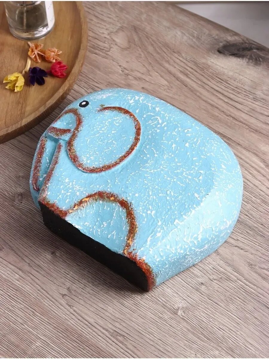 Голубой деревянный сувенир с слоником