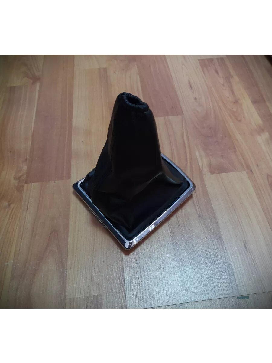 Чехол с рамкой хром МКПП на Форд Фокус 2 дорестайлинг (05-)