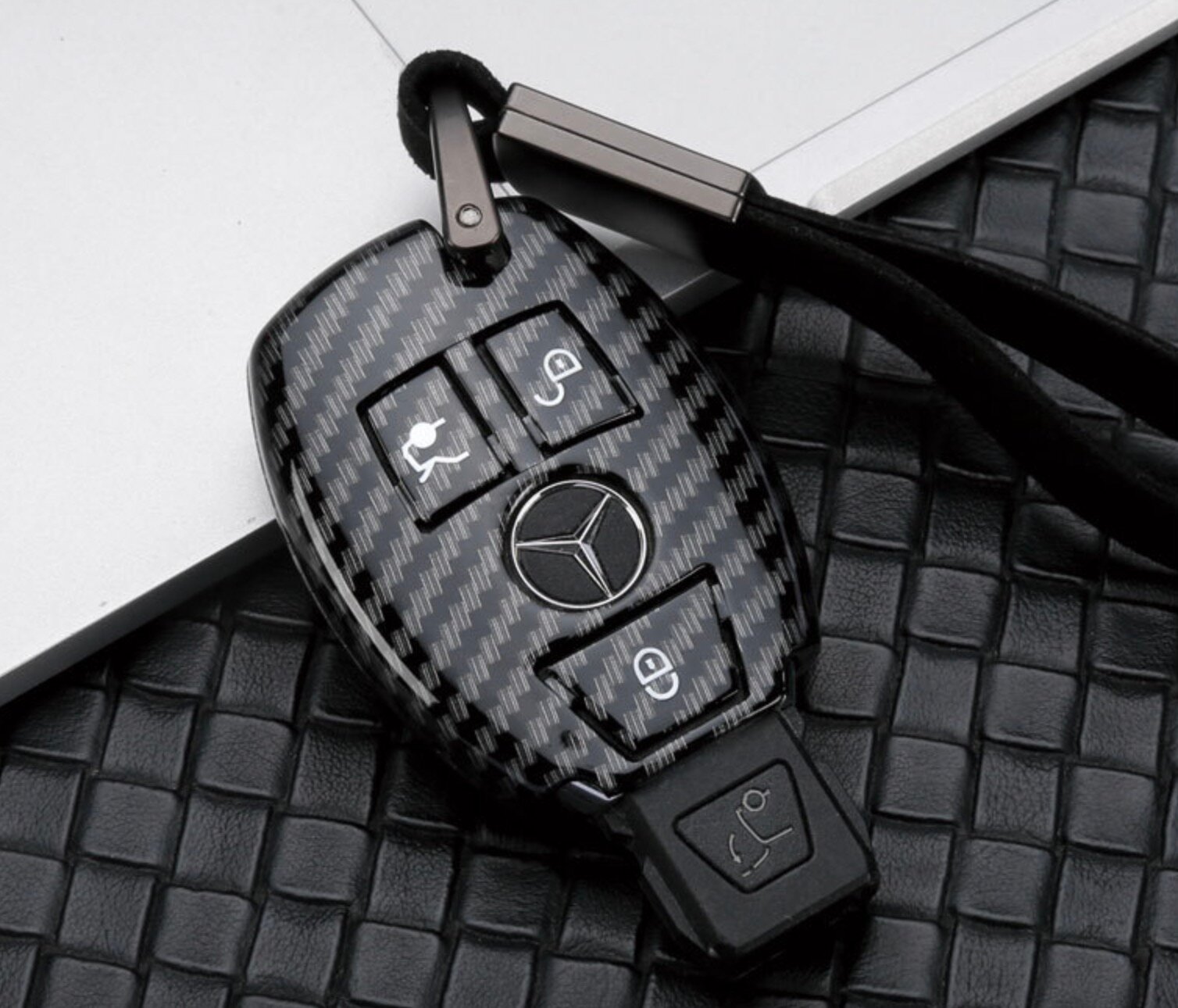 Чехол MyPads M-161433, для Mercedes-Benz, карбоновый узор, металлический ключ