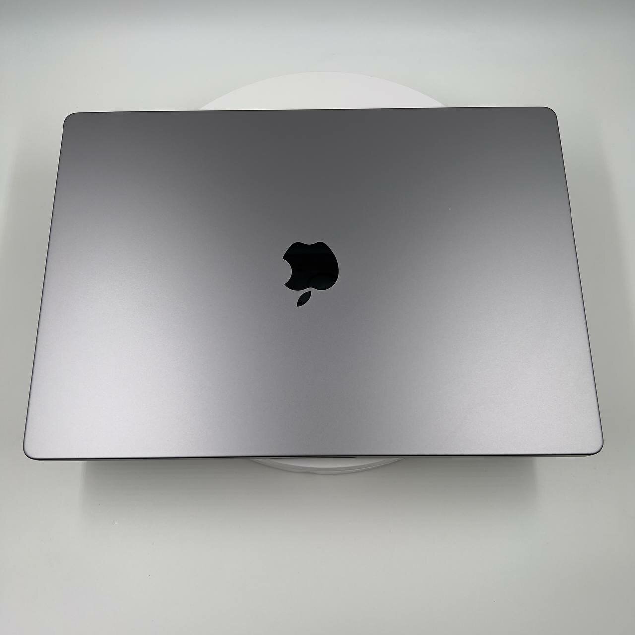Ноутбук Apple MacBook Pro 16 2021, M1 Pro, RAM 32 ГБ, SSD 512 ГБ, серый космос
