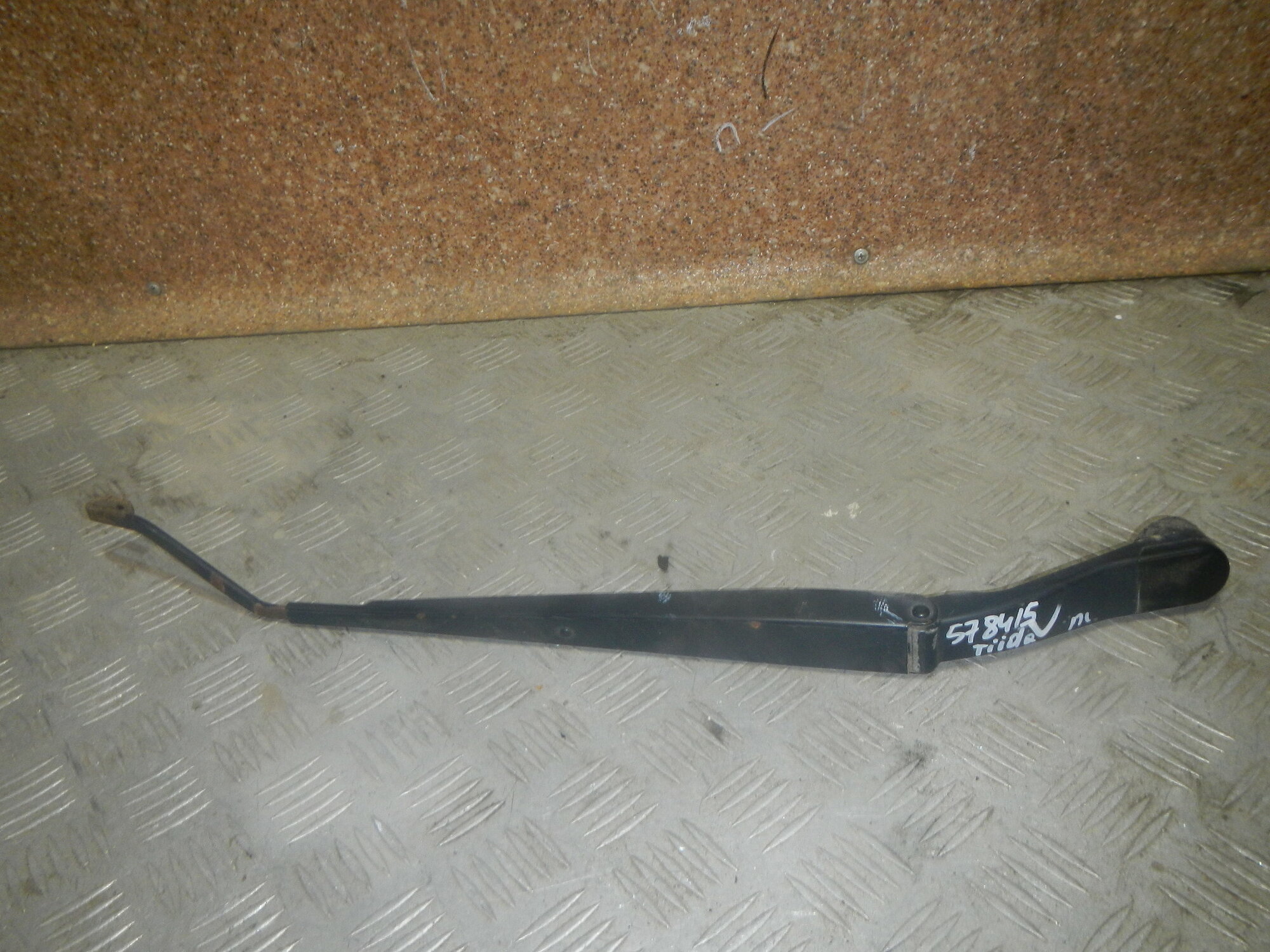 Б/У Поводок стеклоочистителя передний левый, Nissan (Ниссан)-TIIDA (C11) (07-) NISSAN TIIDA (C11) (07-) Сколы, отслоение...