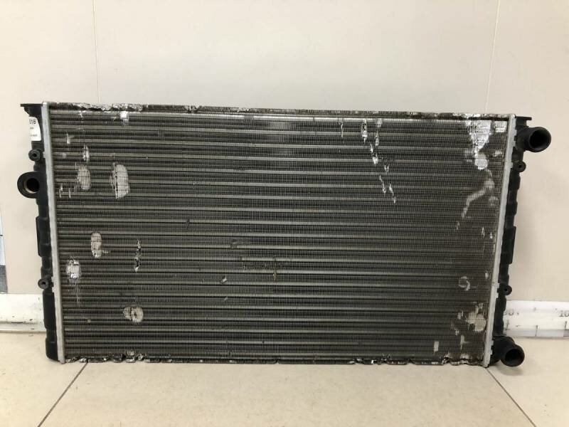 Радиатор охлаждения двигателя Volkswagen Passat B3 1988-1993 кат.номер: 1H0121253AE