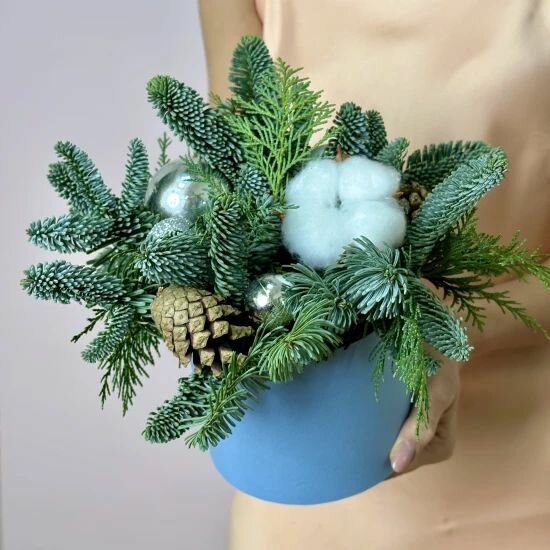 Новогодний букет композиция из хлопка, веток Нобилиса и шишки "Лесная сказка" Flor2u
