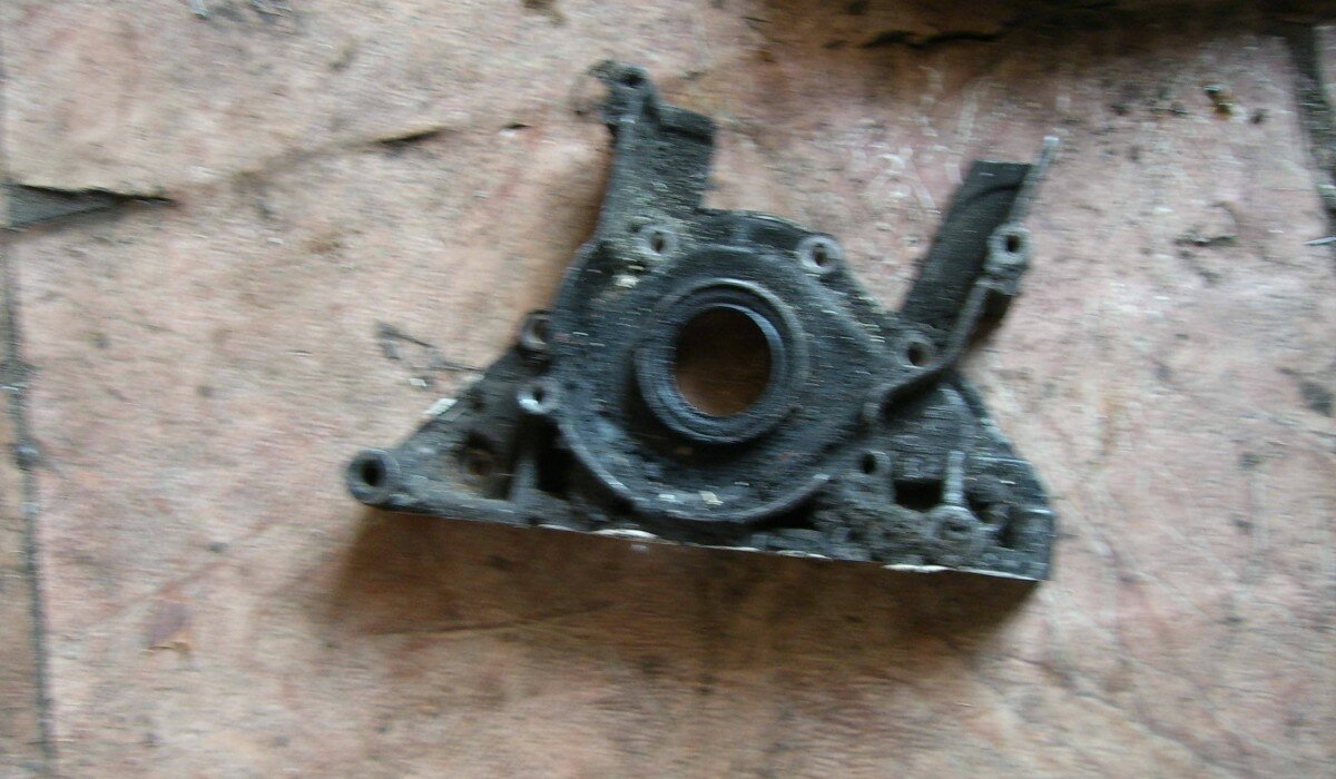 Крышка двигателя Octavia Tour (A4 1U-) Skoda 038103153A