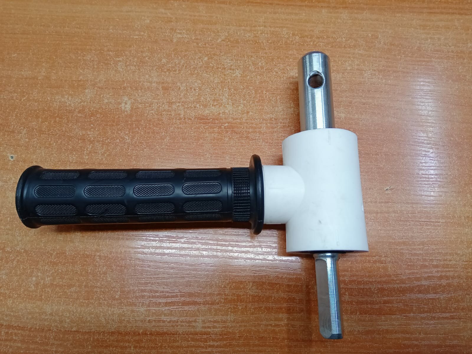 Адаптер шнека по льду с рукоятью для шуруповерта посадка 20 мм на подшипнике Carver 63580