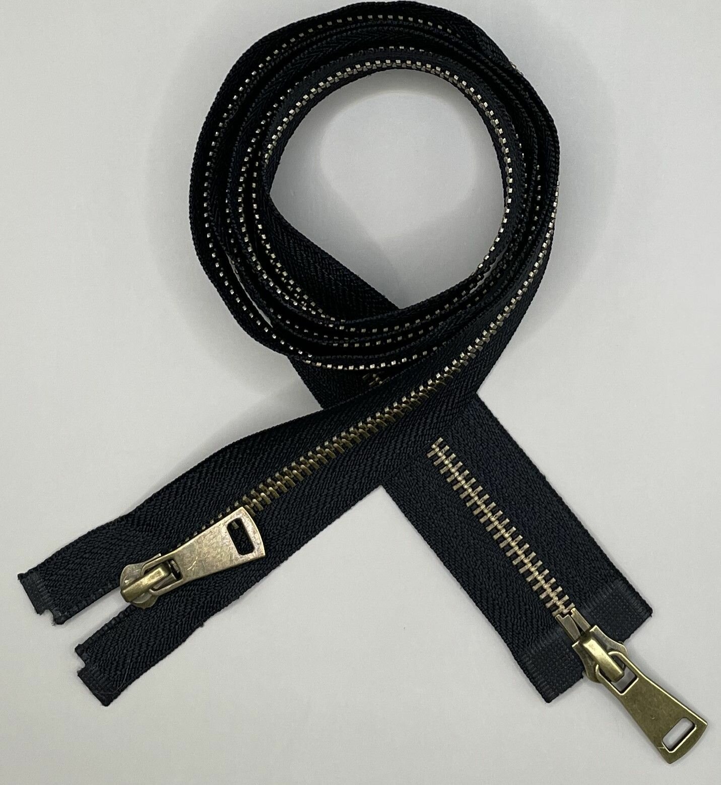 Молния(титан-легкий металл) , тип 5,110см, черный, зубья бронза,2 замка.1шт.