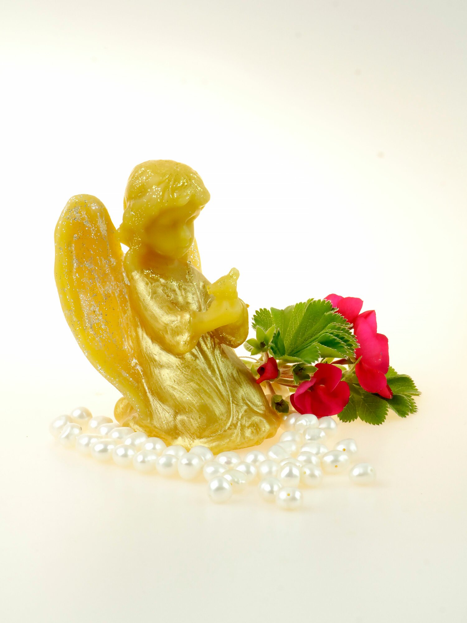 Восковая фигура Ангел с птицей роспись золотистая 75 г