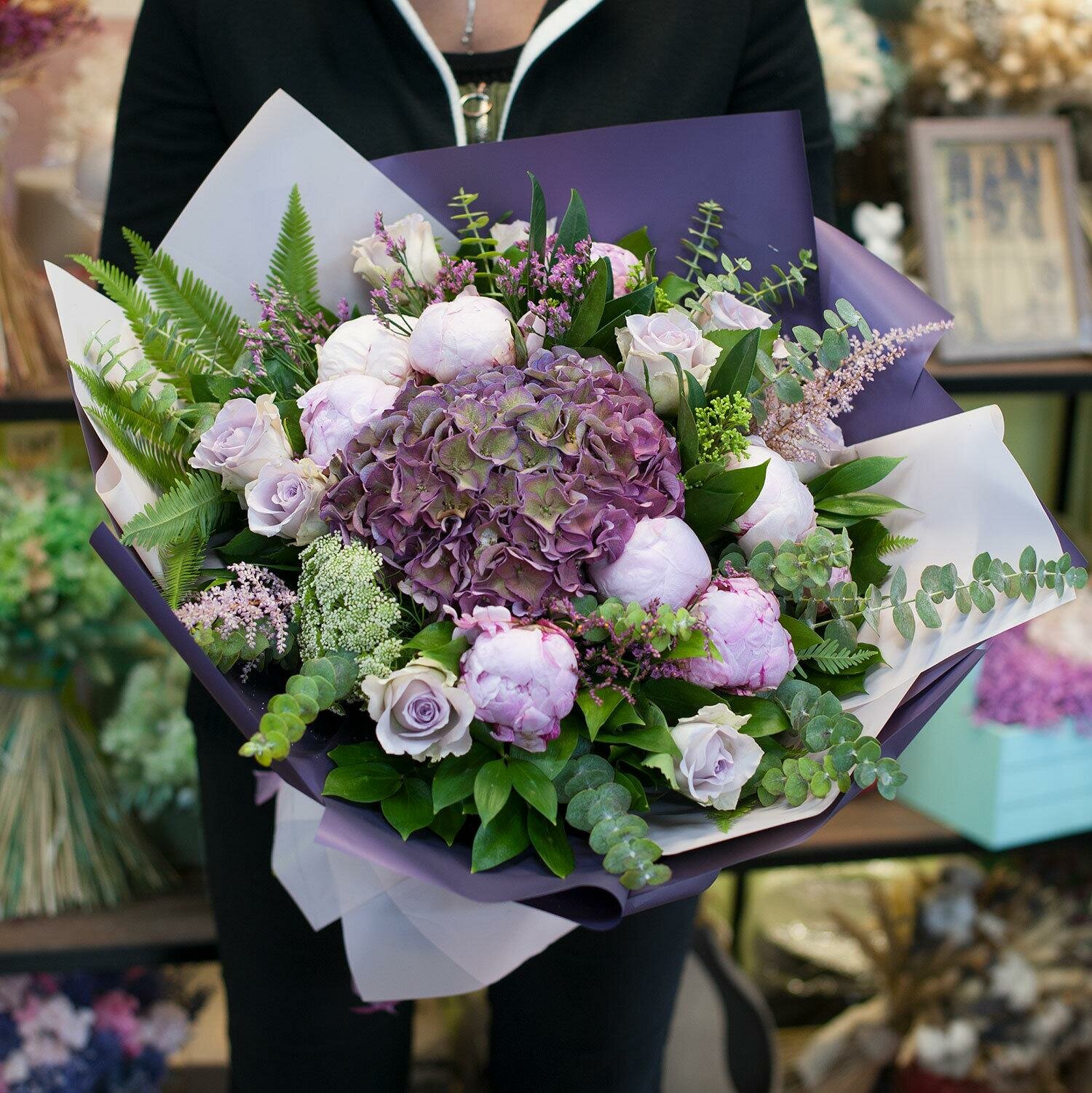 Букет цветов Charlotte "Кокетливая осень", гортензии, пионы, розы, астильба, лимониум, декоративная зелень